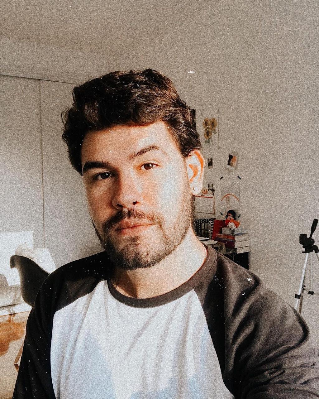 Matheus Rocha volta às origens com novo livro sobre amor-próprio